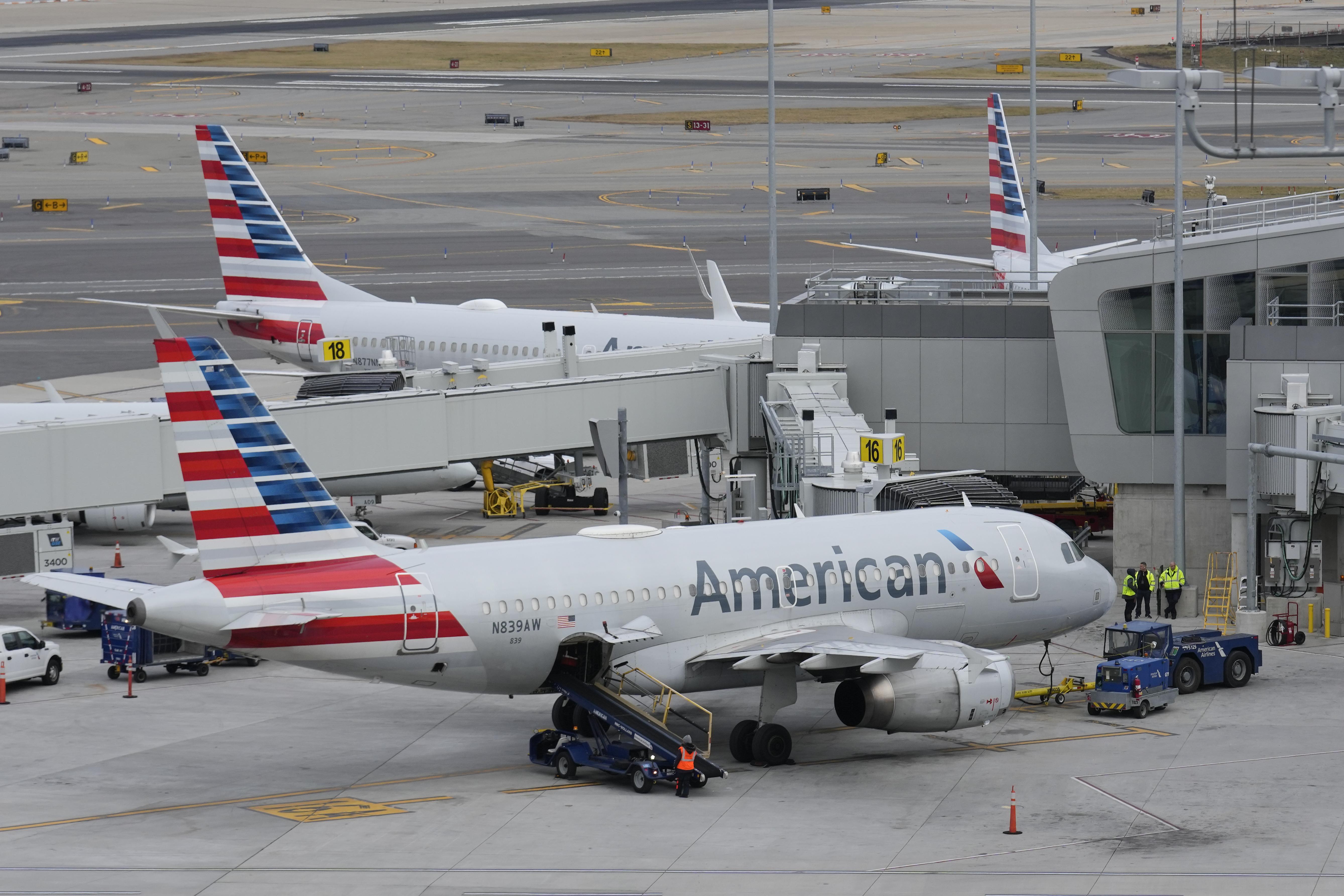 Us Airways Express Planes Eyeing American Airlines, US Airways Strikes
